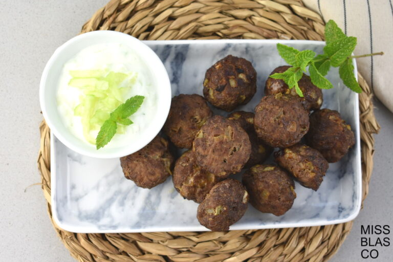 Koftas with yogurt and mint sauce - RECIPE - MISS BLASCO